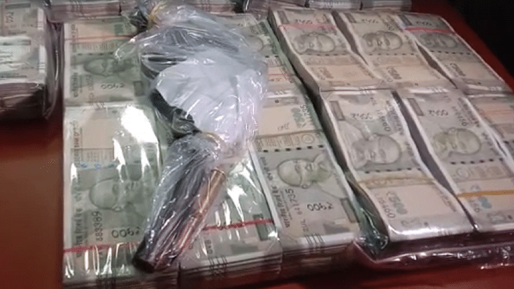 Gwalior Police Solved 1.2 Crore Robbery Case In Six Hours, Workers Were ... Gwalior Police Solved 1.2 Crore Robbery Case In Six Hours, Workers Were ...