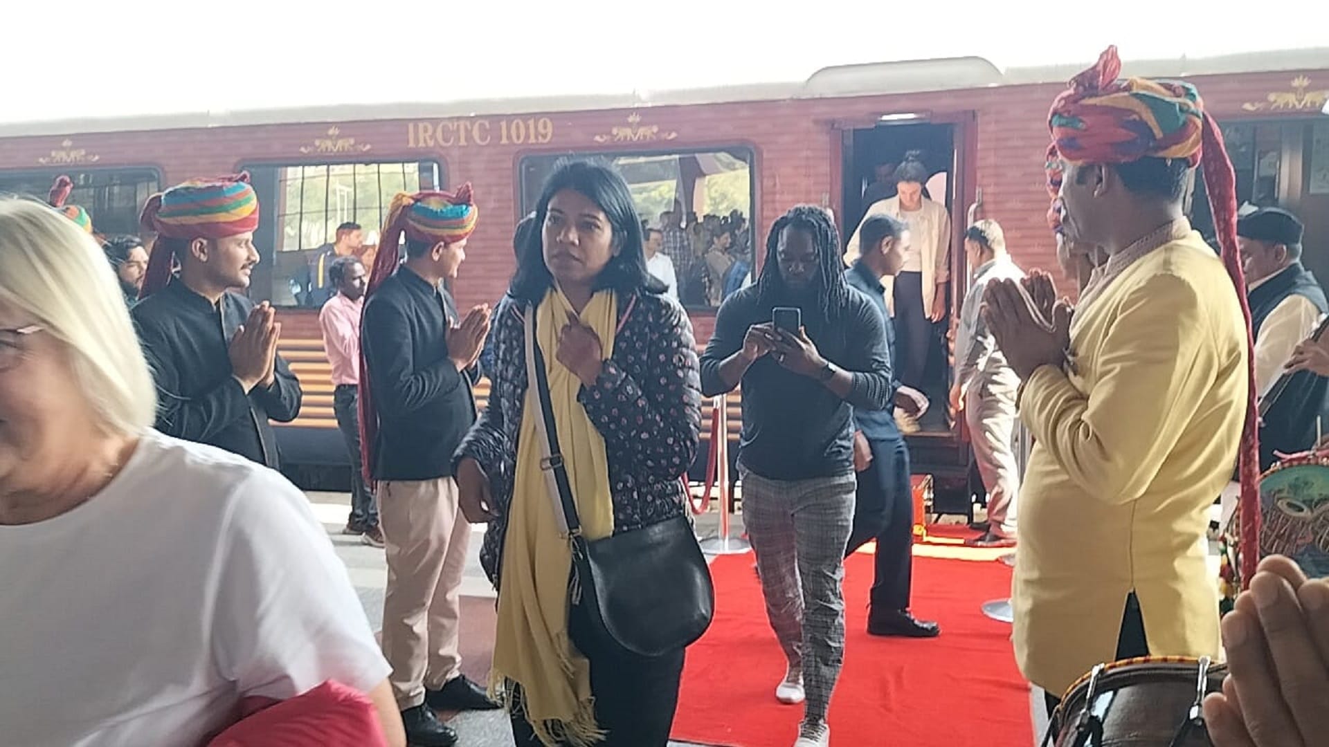 See In Pictures Maharaja Express Train Reached Varanasi, Tourists Were ...
