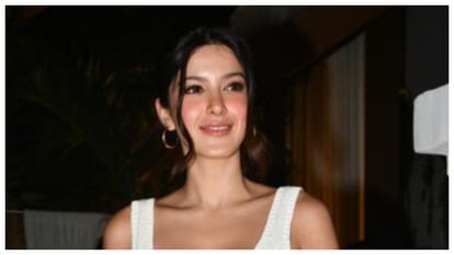 Photos Of The Day: Sonam Kapoor Bold Look Daisy Shah Style Shehnaaz ...