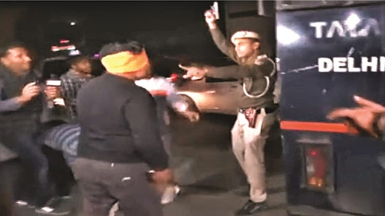 Policemen Honored For Foiling Attempt To Attack Aftab - Amar Ujala ...