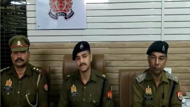 Three Accused Arrested For Selling Fake Iphone In Noida Sector 63 - Amar Ujala Hindi News Live ...