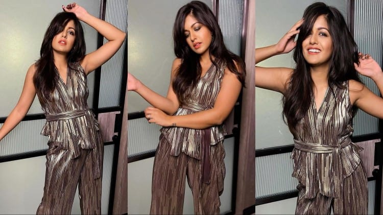 Photos Of The Day:डीप नेक ब्लाउज में शमा ने गिराई बिजलियां और सपना का ...