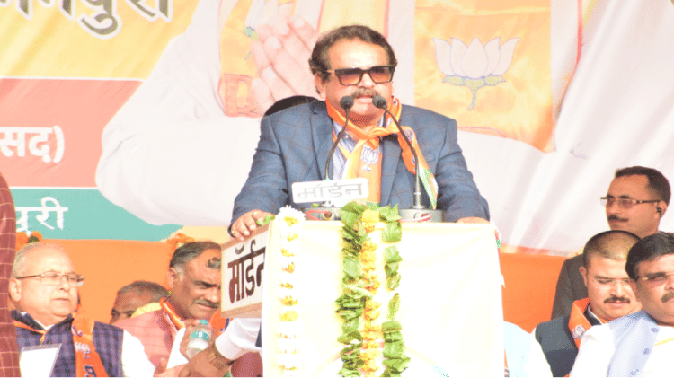 Mainpuri:चुनावी सभा में बोले एसपी सिंह बघेल- मेरे सपने में आए थे मुलायम ...