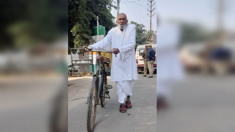 Khatauli By-election: Nine-year-old Mehak Singh Reached The Booth By ...