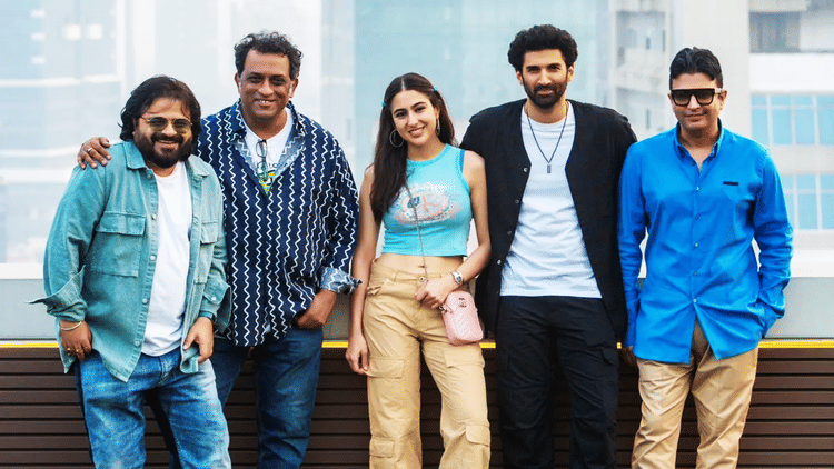 Metro In Dino Anurag Basu And Bhushan Kumar Film Aditya Roy Sara Ali ...