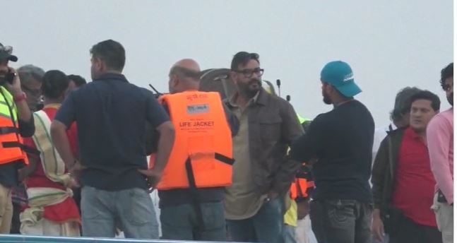 Ajay Devgan's Kurta, Jeans And Jacket Look Viral Shooting For Bhola ...