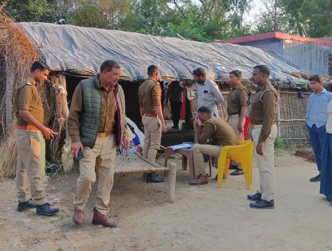 Court,gonda,accused - Gonda News - Gonda News:पांच आरोपियों के घर कुर्की की कार्रवाई