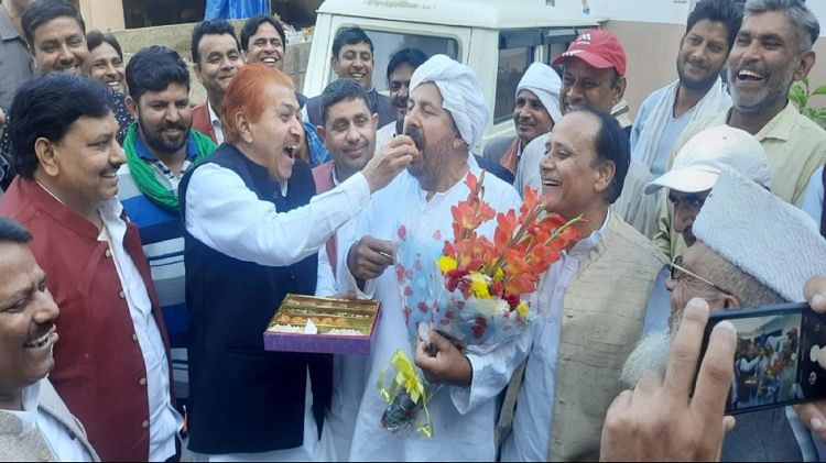 Up: Police Stopped Convoy Of Madan Bhaiya And Said That This Happened ... Up: Police Stopped Convoy Of Madan Bhaiya And Said That This Happened ...