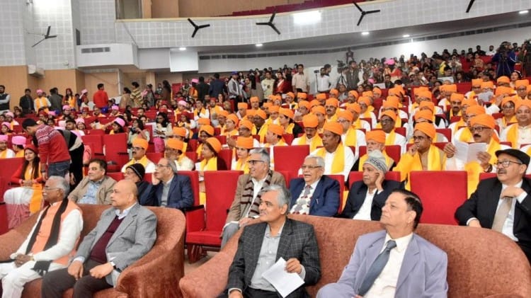 Bhu Convocation 2022 :बीएचयू में तीन साल बाद दीक्षांत समारोह, तस्वीरों ...