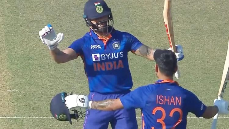 Video Ind Vs Ban Virat Kohli Celebrated Ishaan Kishan Double Century With Dance Rahul Dravid ...