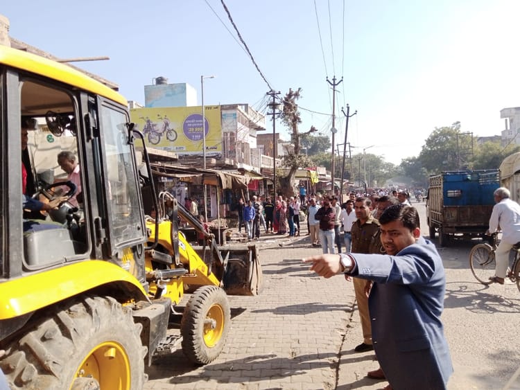 Bulldozer Running At Vinoba Nagar And Mursan Intersection In Hathras ...