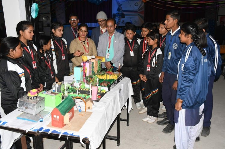 Rnn Public School In District Level Model And Doon Convent Won Trophy ...