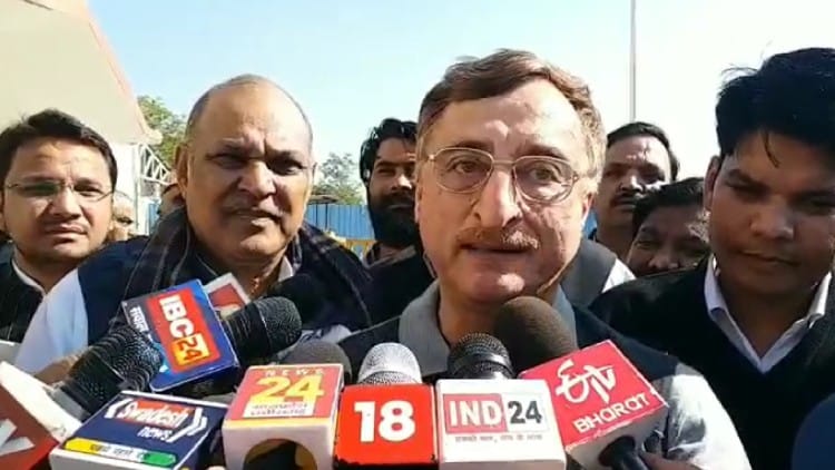 Pathaan Controversy:पठान के समर्थन में सांसद विवेक तन्खा, कहा- बायकॉट ...