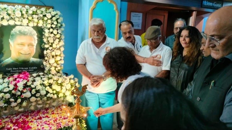 Vikram Gokhale Prayer Meet:विक्रम गोखले को याद कर बोलीं शबाना आजमी, साथ ...