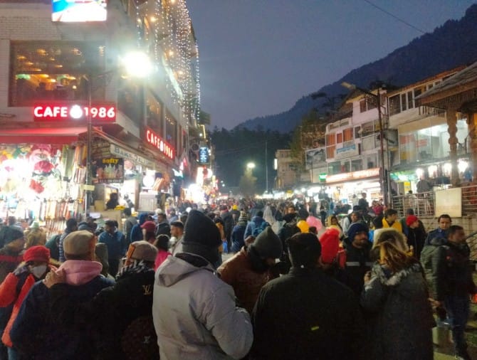 Thousands Of Tourists Reached Kullu-manali To Celebrate Christmas ...
