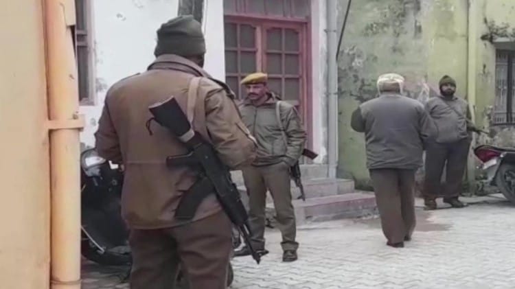 जम्मू कश्मीर:आतंकी गतिविधियों से जुड़े मामलों में कई जगहों पर छापे ...