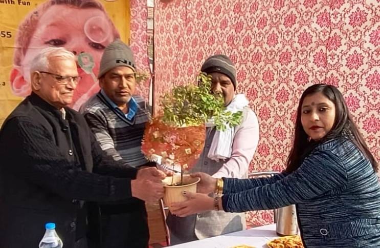 Saharanpur News:शिक्षकों ने तुलसी का धार्मिक, आध्यात्मिक और औषधीय महत्व ...