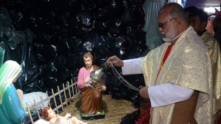 Birthday Of Lord Jesus Caught On Camera In Aligarh - Amar Ujala Hindi ...