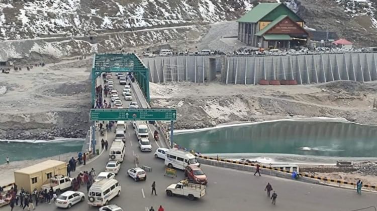 Tourist In Himachal Prdaesh 19 Thousand Vehicles Crossed Atal Tunnel ...