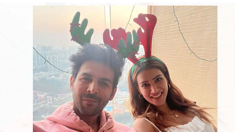 Kartik Aryan:कार्तिक आर्यन ने इस अभिनेत्री के साथ मनाया क्रिसमस, फैंस ... Kartik Aryan:कार्तिक आर्यन ने इस अभिनेत्री के साथ मनाया क्रिसमस, फैंस ...