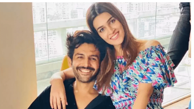 Kartik Aryan:कार्तिक आर्यन ने इस अभिनेत्री के साथ मनाया क्रिसमस, फैंस ... Kartik Aryan:कार्तिक आर्यन ने इस अभिनेत्री के साथ मनाया क्रिसमस, फैंस ...