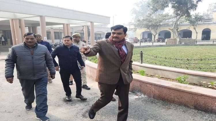 Aligarh Old Collectorate Park Seen In A New Look - Amar Ujala Hindi ...