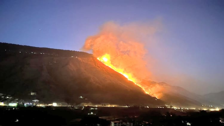 Fire Broke Out In The Forest Adjacent To Talogi In Kharahal - Kullu ...