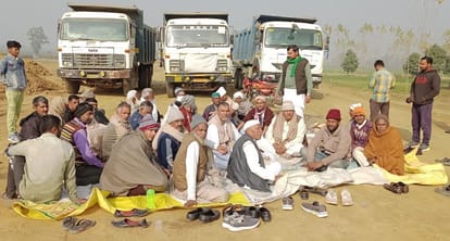 Farmers Stopped Construction In Hasanpur Luhari Village, Sat On Dharna ...