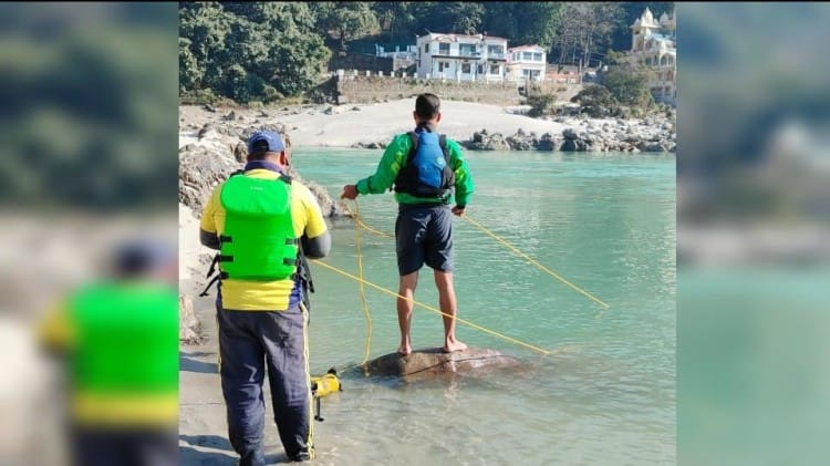 Rishikesh:नीम बीच के पास गंगा में डूबे मेरठ के यूट्यूबर का शव बरामद ...