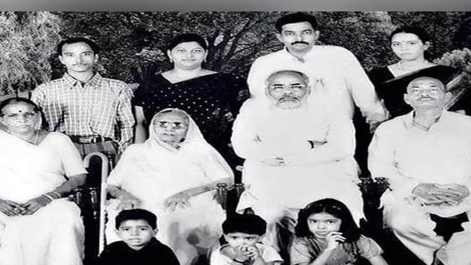 Pm Modi Family Tree: Pm Modi Has Five Brothers And One Sister, Know Who ...