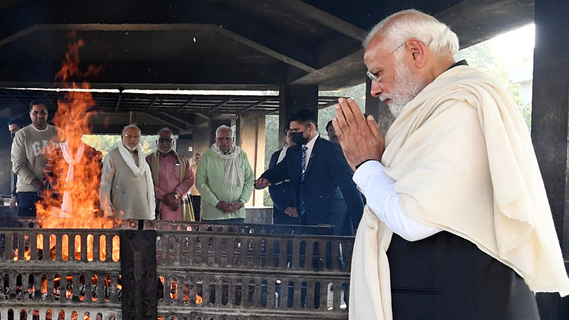 Hiraben Funeral:pm मोदी की मां का सादगी से हुआ अंतिम संस्कार, वाघेला से ...