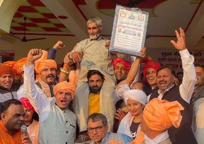 Rohna's Farmer Suresh Became The Winner Of Churma Khao Inam Pao ...