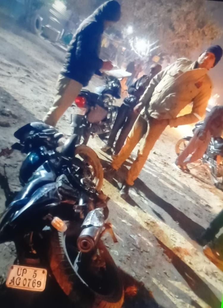 Bike Hit By Bus While Overtaking, Two Killed - Unnao News - Unnao News:हाईवे पर बस की टक्कर से ...