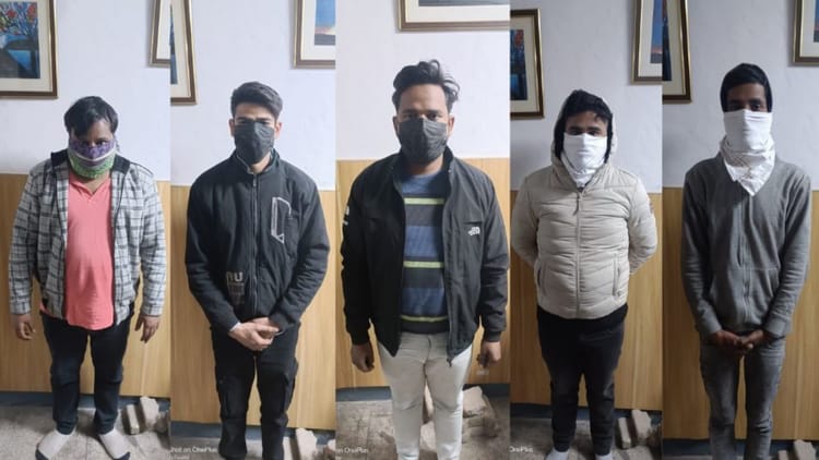 Read Fir Of Kanjhawala Accident After Accident Car Stopped In Jonti ...