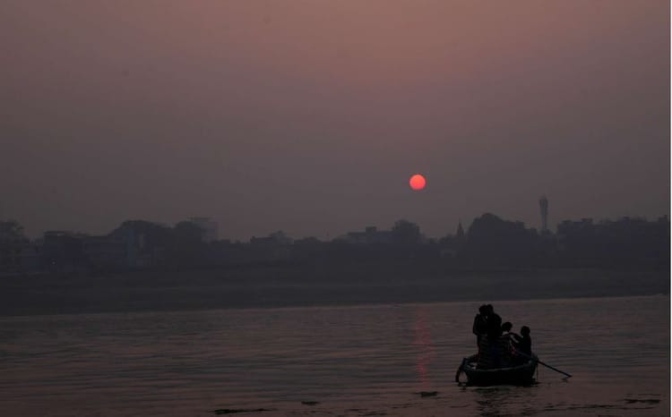 Varanasi Weather: Varanasi In Grip Of Cold Wave, Minimum Temperature 10 ...