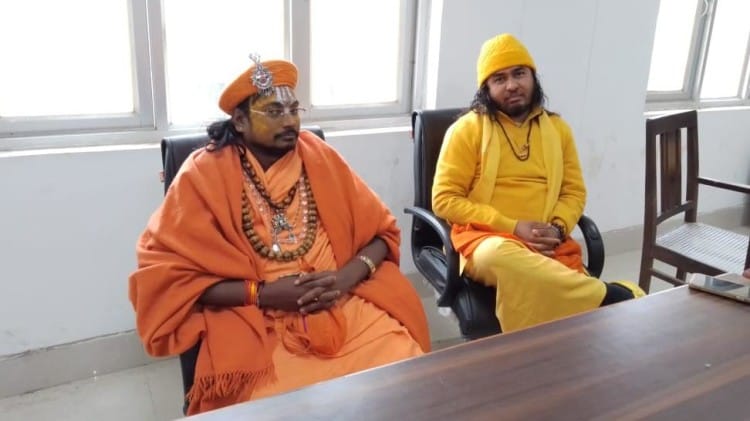 Satua Baba And Mahant Balak Das Surrendered In The Injustice ...