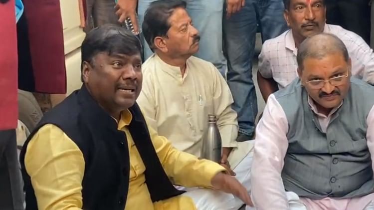 Chhattisgarh:भाजपाइयों की गिरफ्तारी पर रोए पूर्व मंत्री, बोले- निर्दोष ...