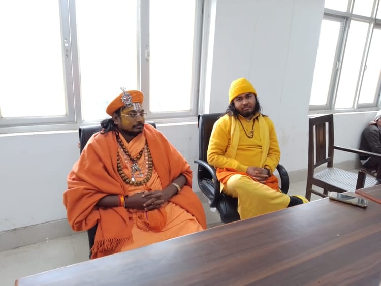 Satua Baba And Mahant Balak Das Surrendered In The Injustice ...