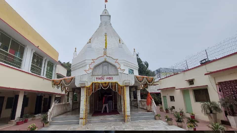 Baba Neem Karoli Ashram Kainchi Dham Vrindavan Mathura Incarnation Of ...