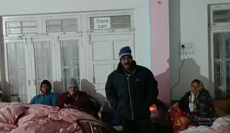 Joshimath Sinking: Affected People Crying And Spend Cold Night In Hotel ...