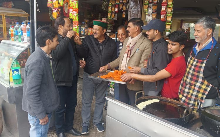 People Distributed Laddoos After Sanjay Awasthi Became Cps - Solan News ...
