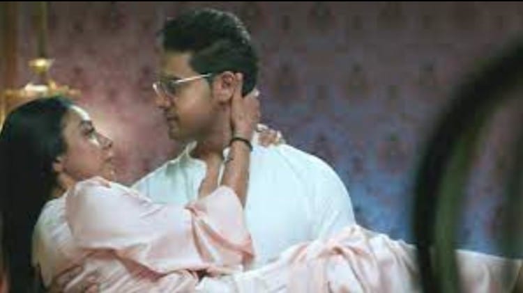 Anupamaa:अनुपमा-अनुज के बीच पहली बार दिखा रोमांस, एपिसोड में किस करते नजर आया कपल - Anupama Anuj ...
