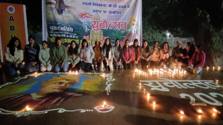 Varanasi:स्वामी विवेकानंद जयंती की पूर्व संध्या पर Bhu में दीपोत्सव ...