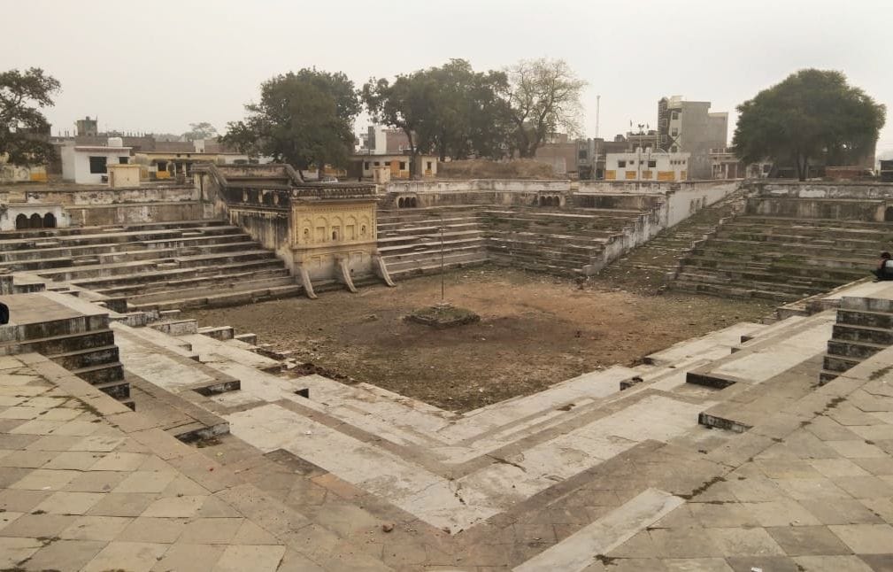 Muratganj's 300-year-old Pucca Pond Shedding Tears Over Plight ...