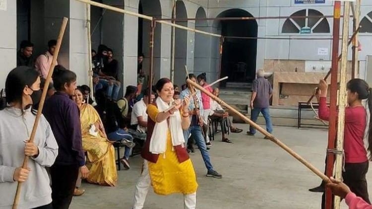 Indore: Self-defense Camp In Indore On Vivekananda Jayanti - Amar Ujala ...