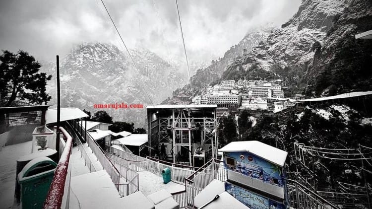 Snowfall At Trikuta Rain On Bhawan Amid Devotees Pay Obeisance By ...