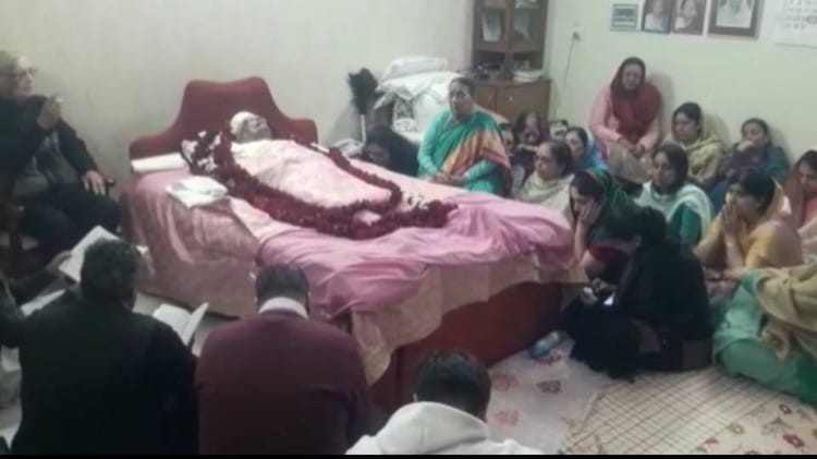 Agra:राधास्वामी मत के पांचवे गुरू दादा जी महाराज का निधन, अनुयायियों में शोक की लहर - Fifth Guru ...