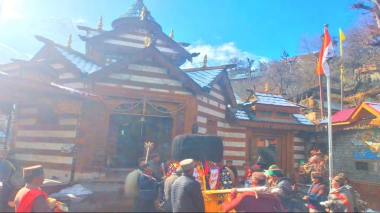 Kinnaur News:गणतंत्र दिवस पर रिब्बा गांव के देवता कासुराज ने दी तिरंगे ...