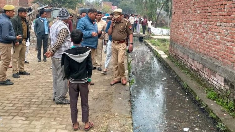 Budaun News:नाले में युवक का शव मिलने से सनसनी, परिजनों ने जताई हत्या ...