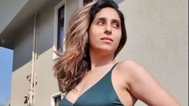 40 की उम्र में बिकिनी पहन बेहद बोल्ड हुईं नेहा भसीन